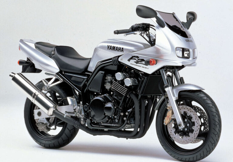 ZZ-R400は中型免許で希少な本格ツアラー、限定解除や逆輸入車への憧れを400ccで具現化した - ForR