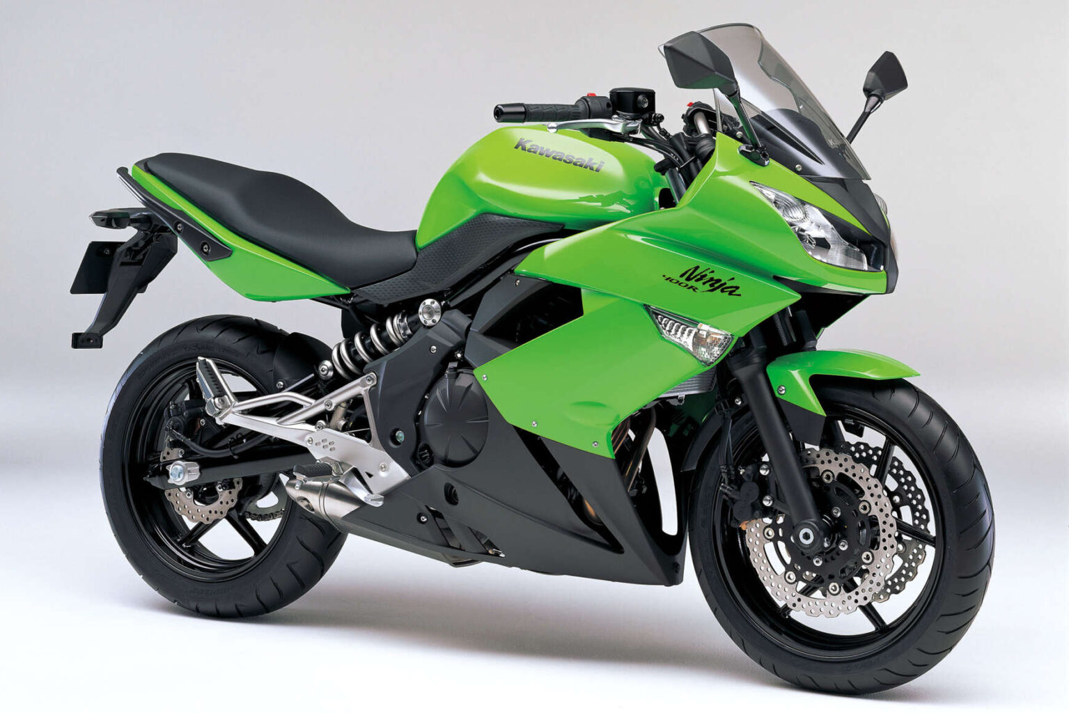 ZZ-R400は中型免許で希少な本格ツアラー、限定解除や逆輸入車への憧れを400ccで具現化した - ForR