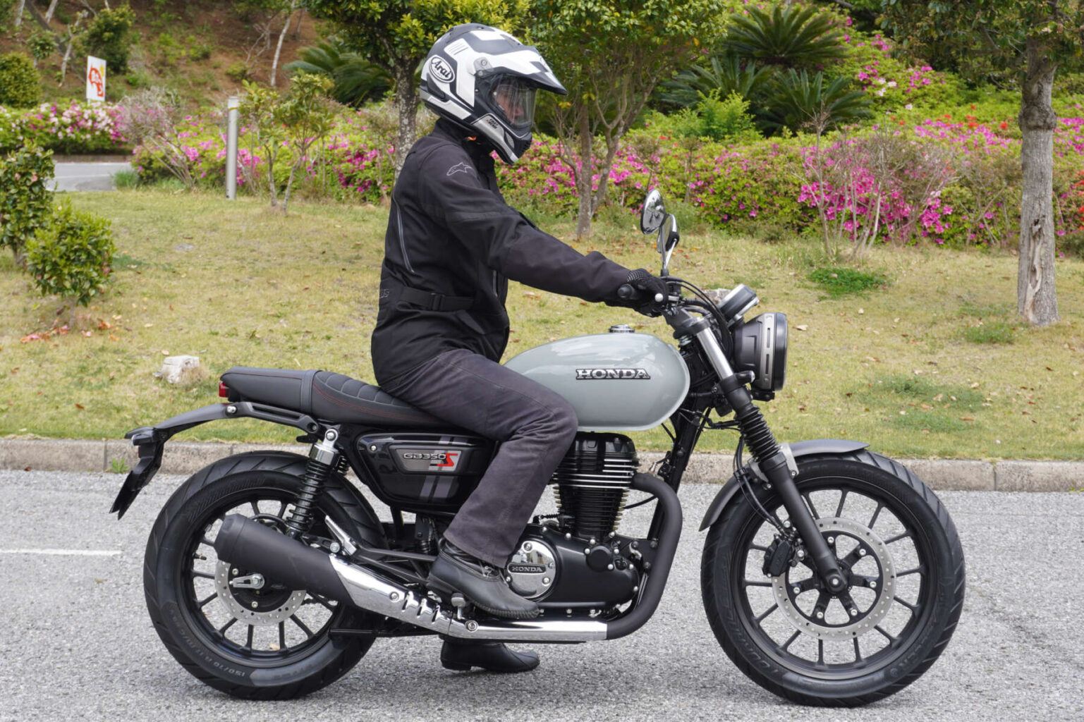 GB350／Sの人気の秘密は、気持ち良さ全開のビッグシングルエンジンにあり - ForR