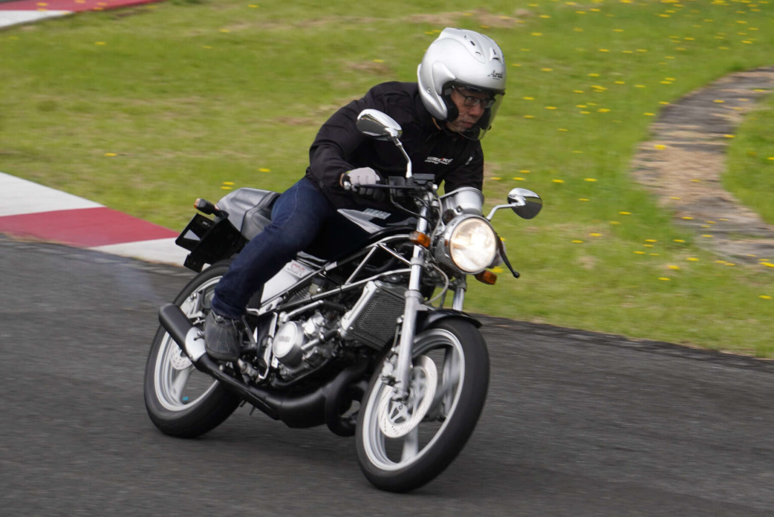 ヤマハSDRは、軽量・スリム・コンパクトを目指したSR400の究極進化形!? - ForR