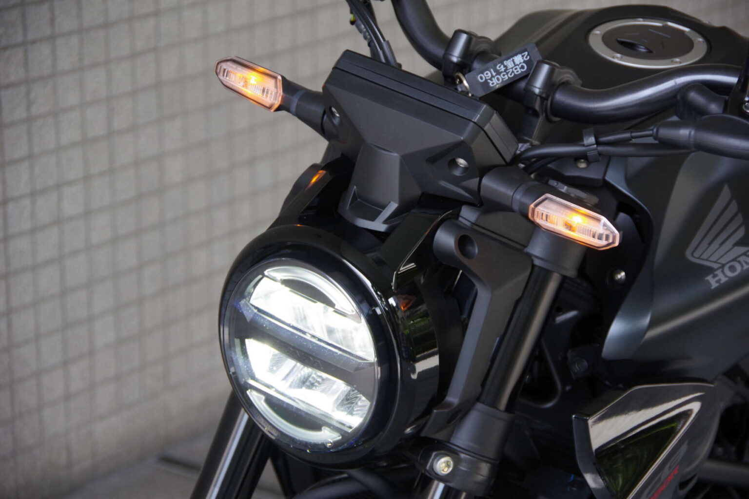 CB250Rはカフェレーサーというよりストリートファイター、鋭い走りが爽快 - ForR