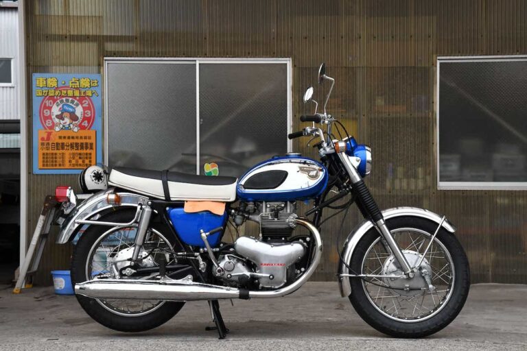 これぞカワサキビッグバイクの礎! 国産最大排気量を誇ったW1初期ワンキャブ＆モナカマフラー!! - ForR