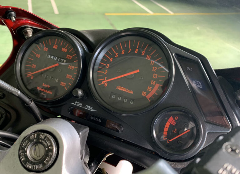 ZZ-R250という小粋な相棒【中編】～4スト250レプリカの真打ちが現れたからこそ「ツアラー道」を極められた！～ - ForR