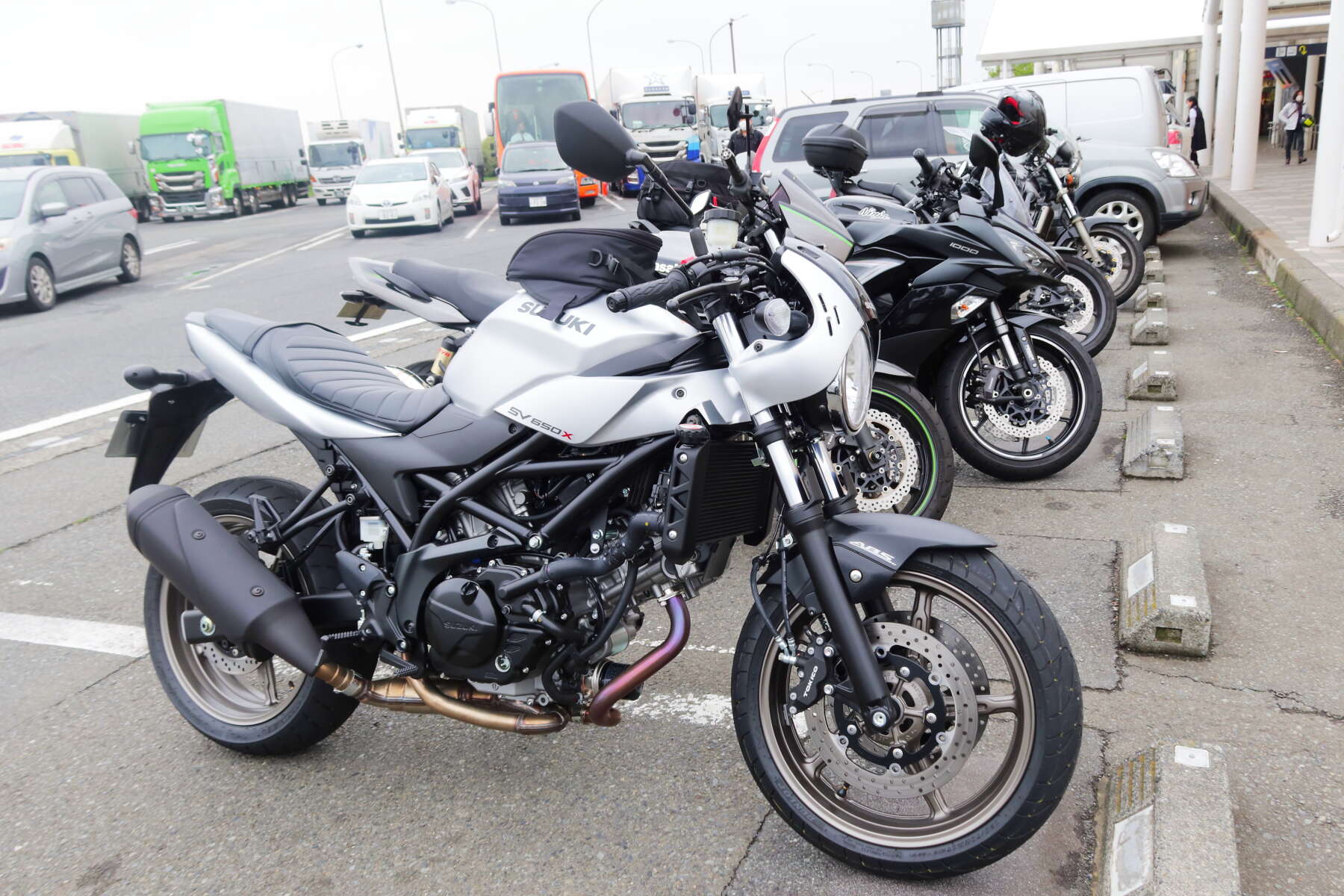 勝手に朝めしツーリング／SUZUKI SV650Xで行く【江の島・cafeとびっちょの釜揚げしらす丼】 - ForR