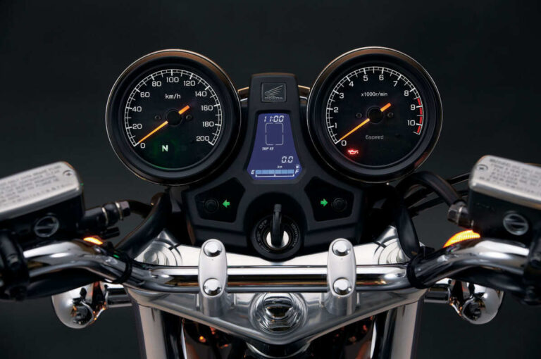 CB1100という夢の結晶【後編その1】～止まらぬモディファイと幅広い趣味趣向への対応。大排気量空冷スポーツは進み続けた！～ - ForR