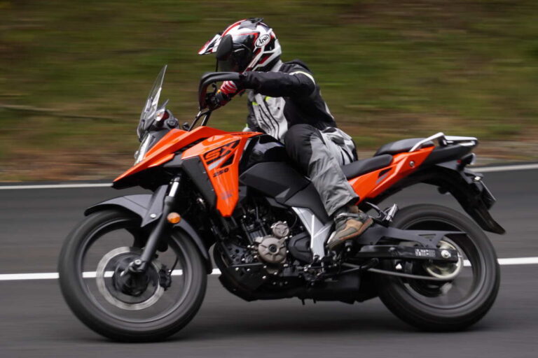 軽くてスポーティな走りのVストローム250SXはアドベンチャーバイクの新規軸！ - ForR