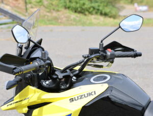 軽くてスポーティな走りのVストローム250SXはアドベンチャーバイクの新規軸！ - ForR