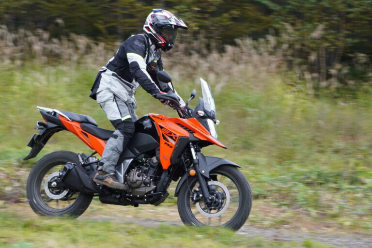 軽くてスポーティな走りのVストローム250SXはアドベンチャーバイクの新規軸！ - ForR