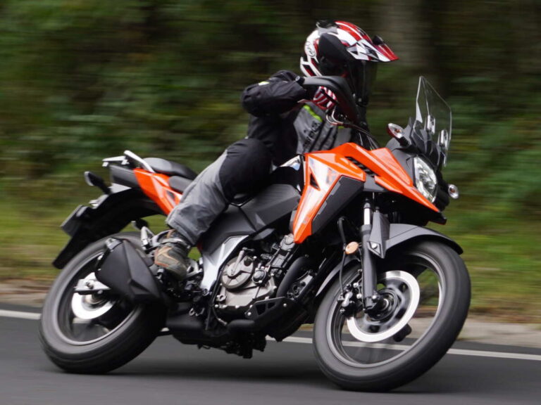 軽くてスポーティな走りのVストローム250SXはアドベンチャーバイクの新規軸！ - ForR