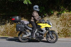 OGKカブト×レッドバロンのコラボヘルメット『SHUMA（シューマ）』の限定カラーがカッコよ過ぎるっ！ - ForR