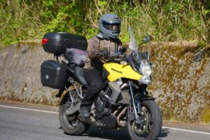 OGKカブト×レッドバロンのコラボヘルメット『SHUMA（シューマ）』の限定カラーがカッコよ過ぎるっ！ - ForR