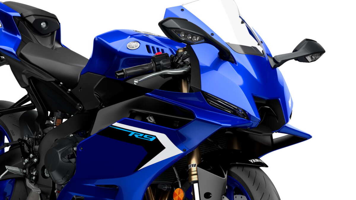 ヤマハの新型モデル「YZF-R9」日本発売は2025年春以降！ ウイングレット装備の3気筒スーパースポーツ - ForR