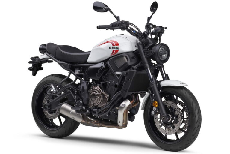 ヤマハ「XSR700」2025年モデル発売！ レトロな白×赤とスポーティな青を新採用 - ForR